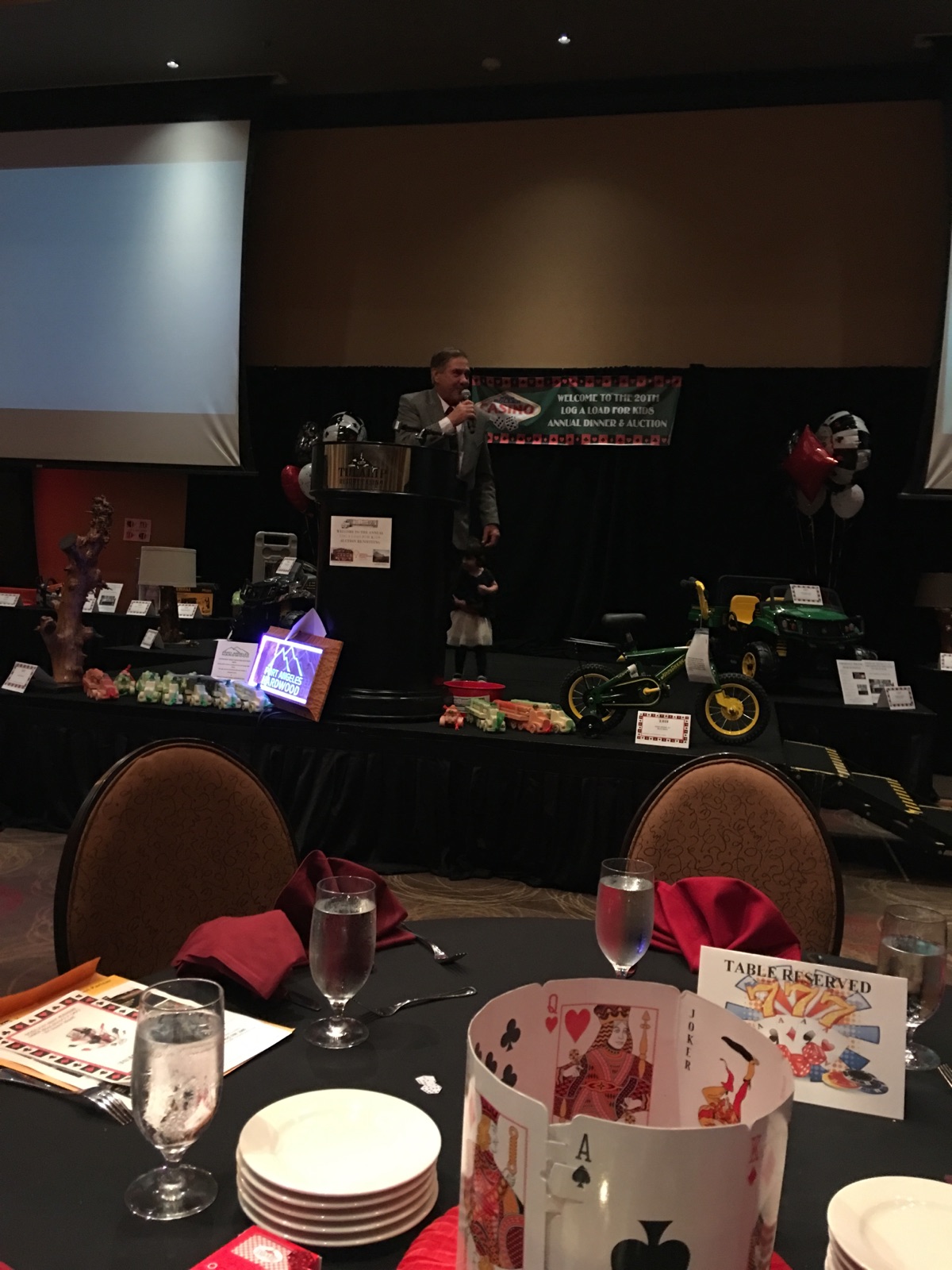2017 20th Annual Dinner & Auction HUGE Success – Log a Load for Kids